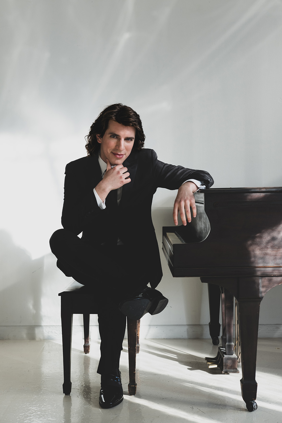 Up Close - Llewellyn Sanchez-Werner - Overture